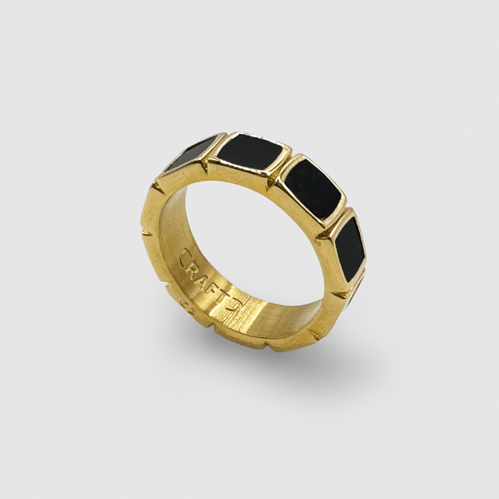 Men's Black Onyx Stone Band Ring (18k Gold)